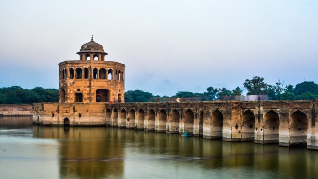 Exploring Pakistan’s Must-Visit Historical Landmarks | Cometinsure